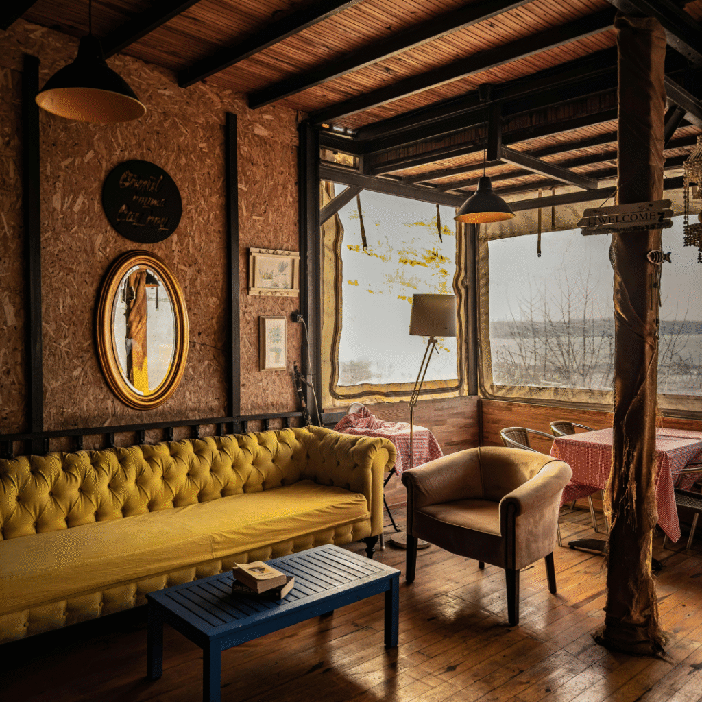 Vintage Decorating Ideas That Never Go Out of Style: Timeless ...